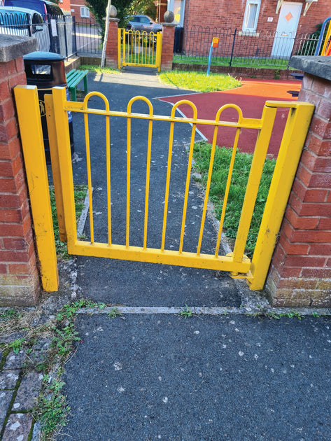 Easy-Gate Pedestrian Gate – GB Sport & Leisure